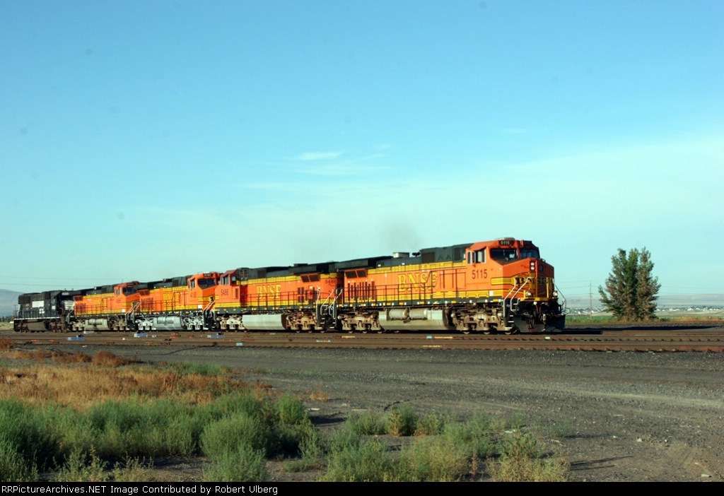 BNSF 5115 BNSF 5486 BNSF 4130 BNSF 4566 NS 2532